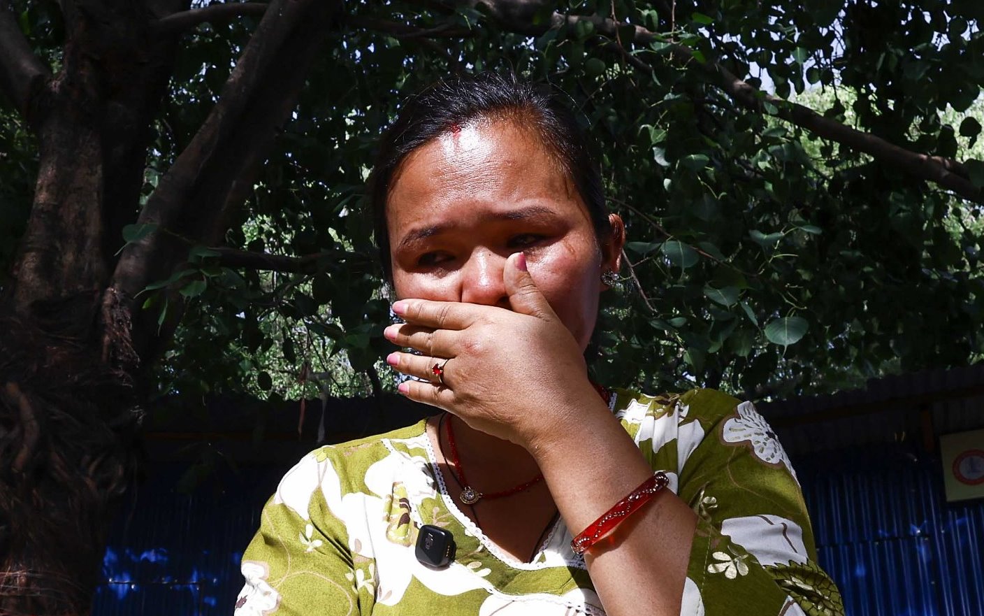 बाउछोरा अमेरिका पठाउँदाको ऋणले मर्नु न बाँच्नु बनायो